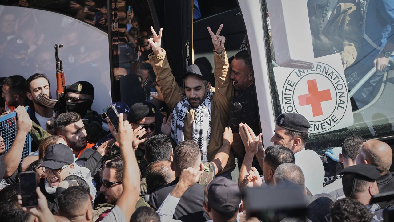 Living Israeli hostages, Palestinian prisoners released