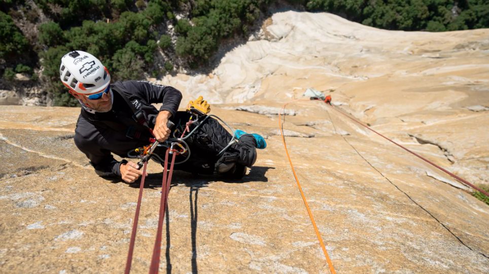 Paraplegic climber scales El Capitan using his arms