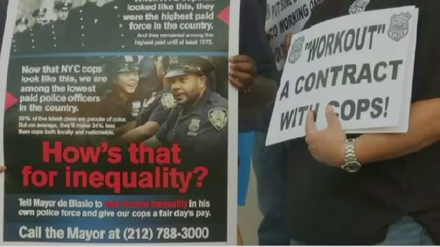 Mayor Met with PBA Contract Protest Outside Brooklyn Gym