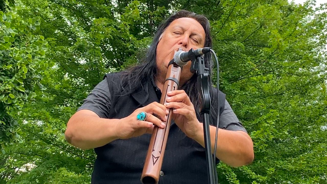 Native Wisconsin musician returns to roots for dedication