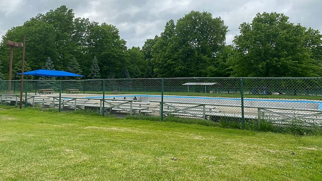 Doctor offers tips to stay healthy in a public pool