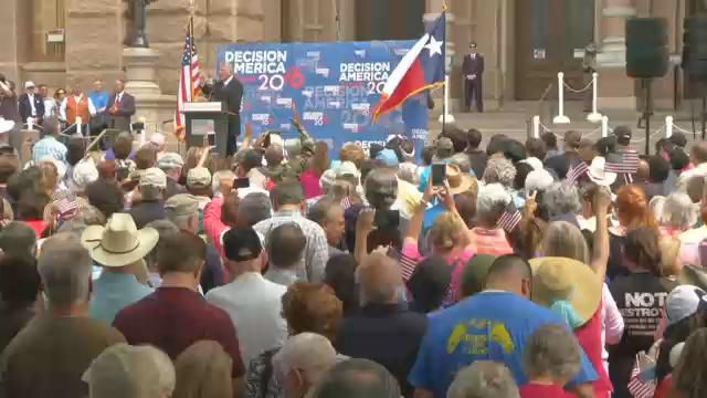 Evangelist Franklin Graham Draws Thousands to Prayer Rally