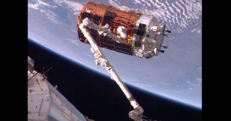 Astronauts Celebrate Christmas Early With Capsule Delivery