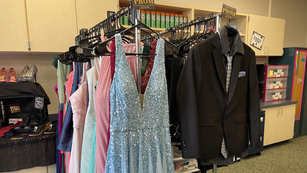 Le Roy High School offers free formal attire for prom
