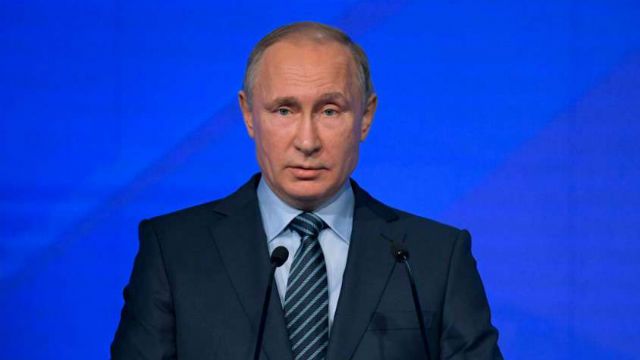 Latest: Putin Spokesman Says Russia Weighs Retaliation for Sanctions