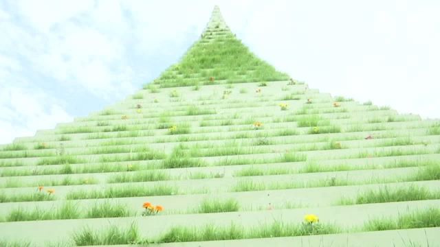 'Living Pyramid' Unveiled in Astoria