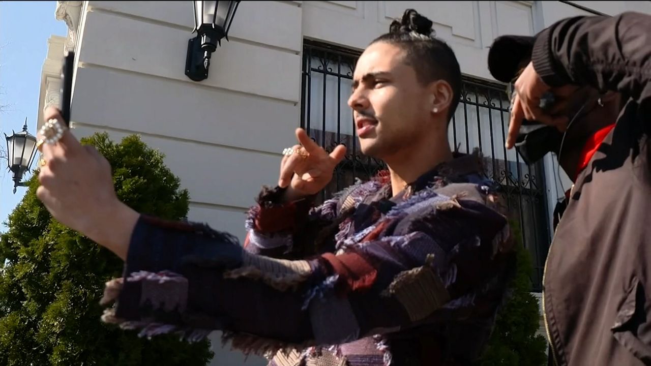 Singer/actor Quincy comes home to NYC