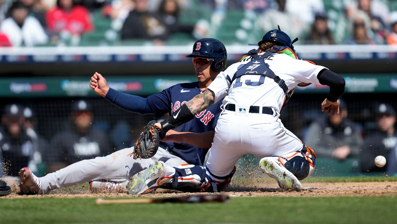 Red Sox top Tigers behind Casas, Crawford for 3-game sweep