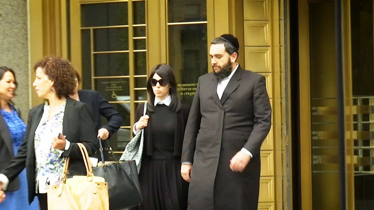 Businessman Convicted, Ex-NYPD Deputy Inspector Acquitted in Bribery Case