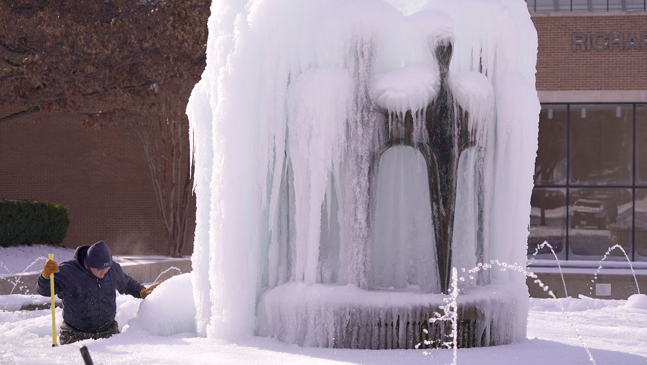 Texas Freeze Leaves Millions in North Mexico Without Power