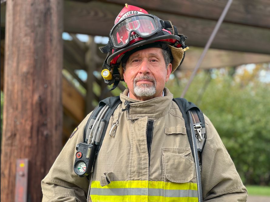 Retired firefighter climbs to honor those with lung cancer