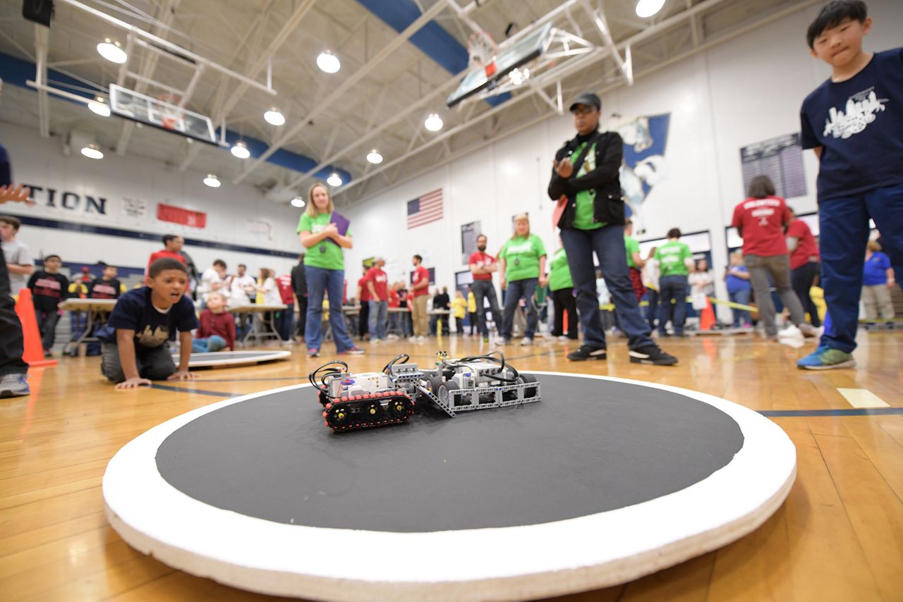 Hundreds Compete in Robotics Tournament