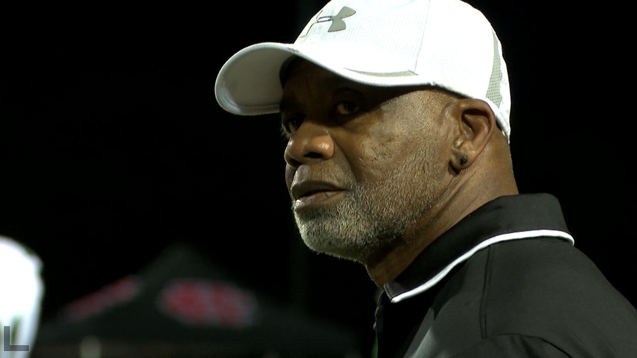 Roderick Pegues shares his wisdom with Cedar Hill Longhorns