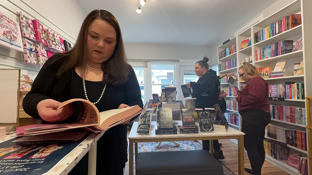 Romance bookstore expanding in Kentucky