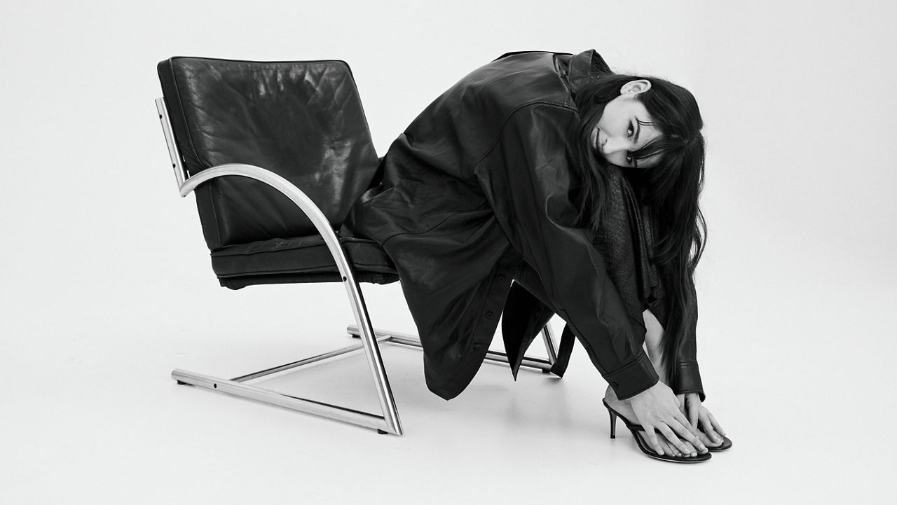 Singer Rozzi performs an original song