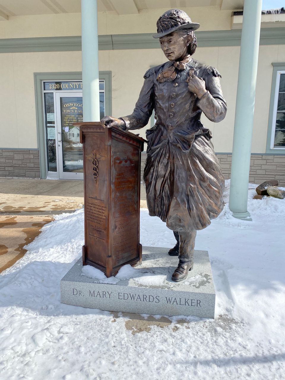 Oswego Legend Behind Womens Pants