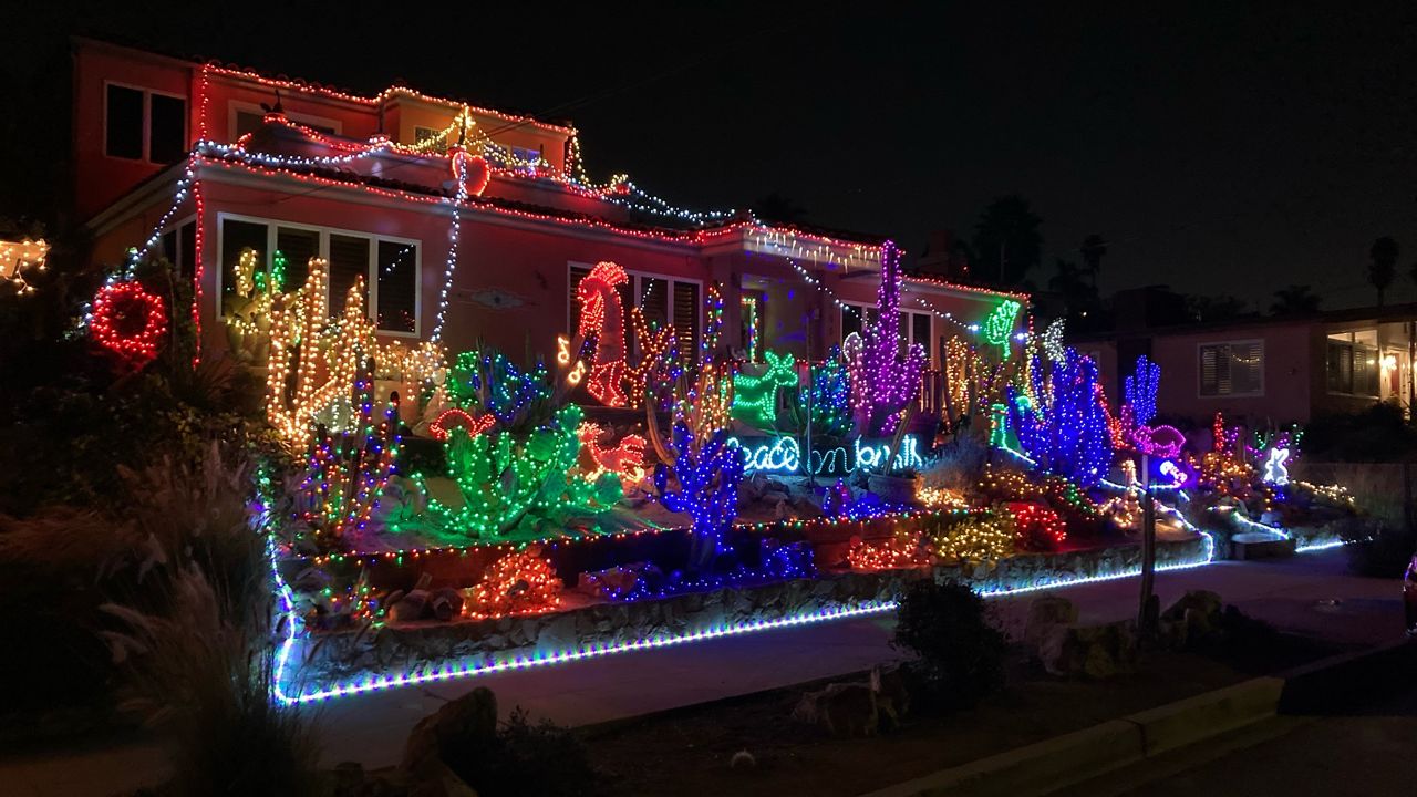 San Pedro house illuminates neighborhood with holiday cheer