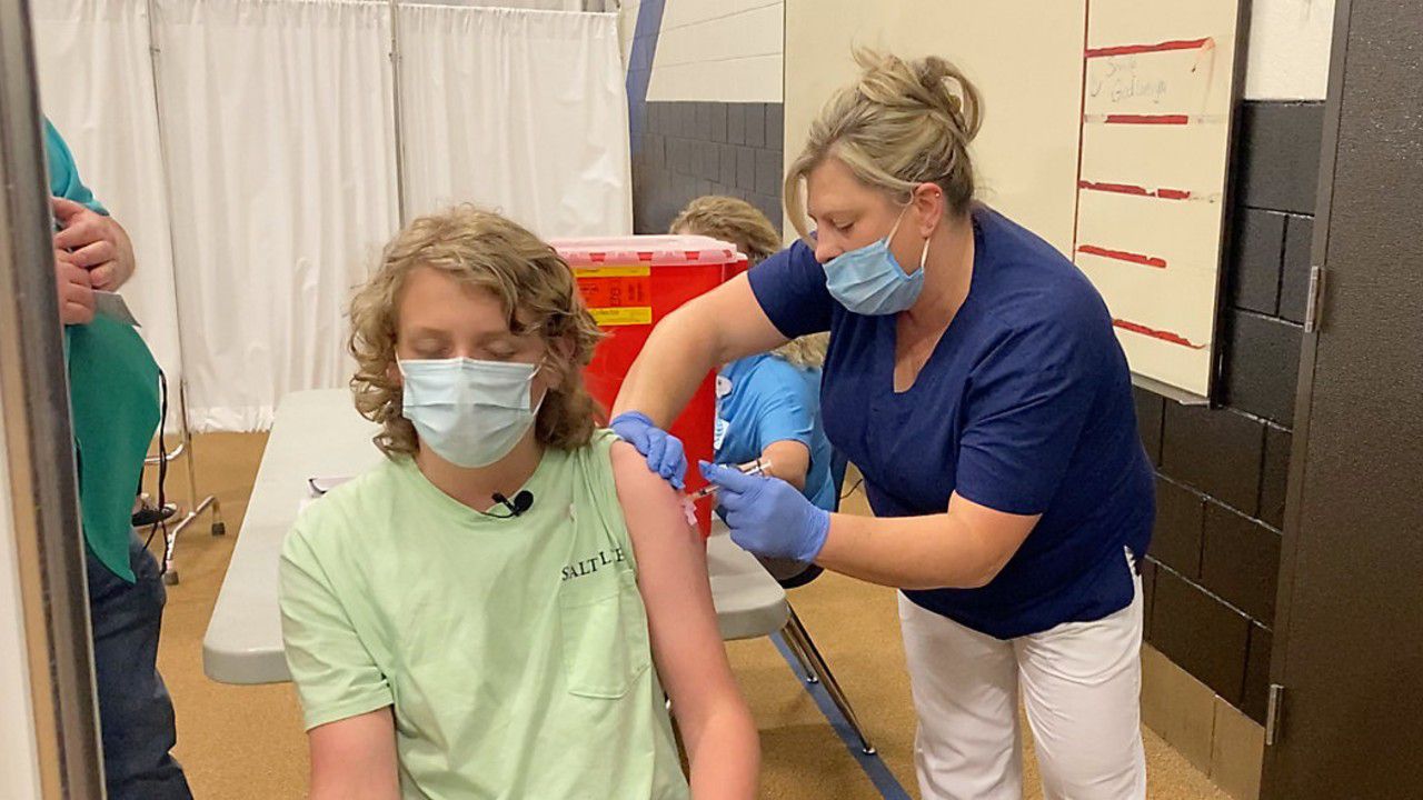 Teen gets coronavirus vaccine