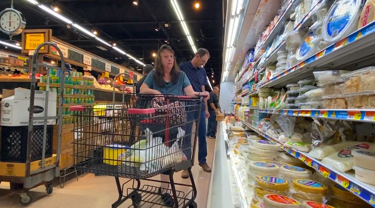 Grocery shoppers struggle as inflation hits 40-year high