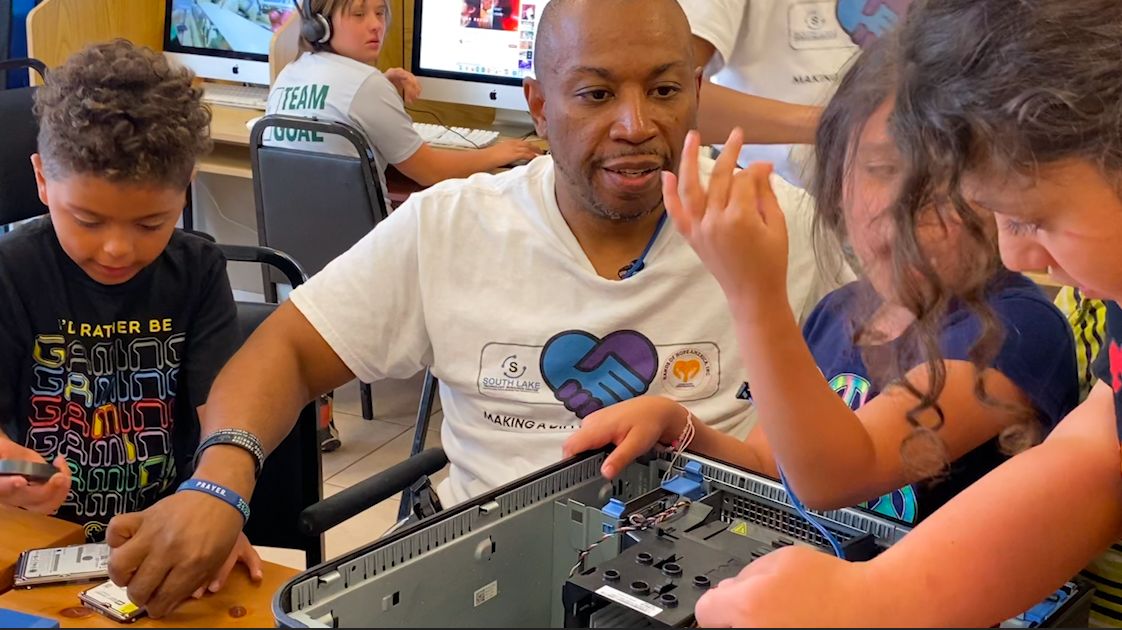 Paraplegic man inspires youths with technology