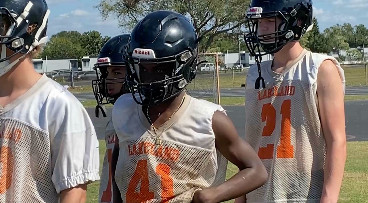 Lakeland's Bell plays with the sounds of silence