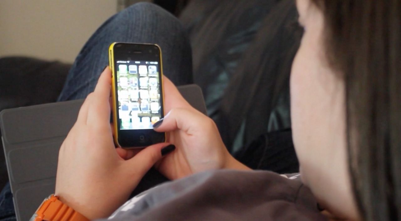 More young teens using social media, smartphones
