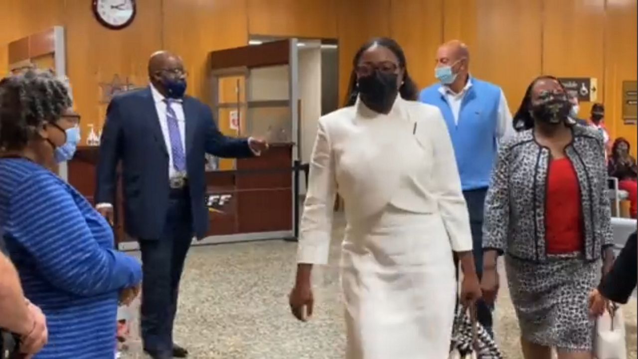 Mayor Warren to resign from office after accepting plea deal