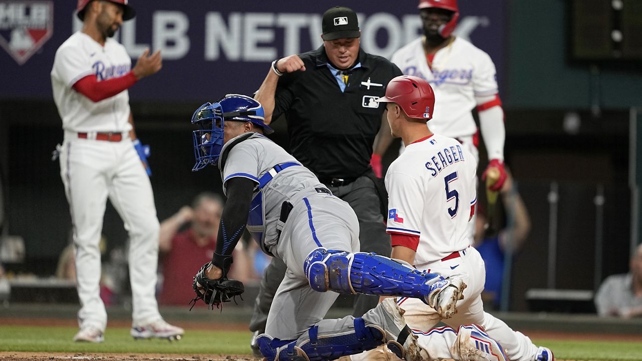 Rangers SS Seager out at least 4 weeks with hamstring strain