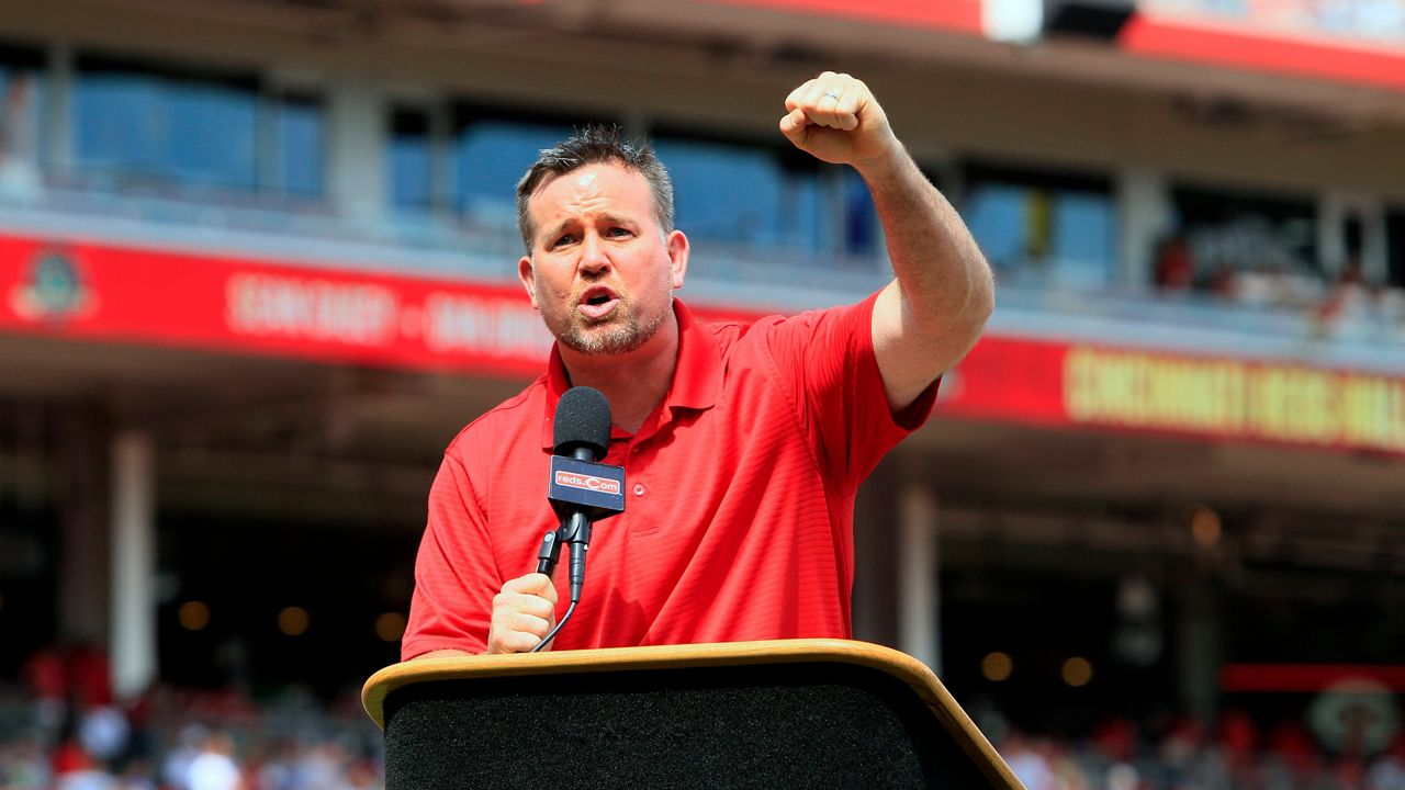 Yankees hire TV analyst Sean Casey as hitting coach