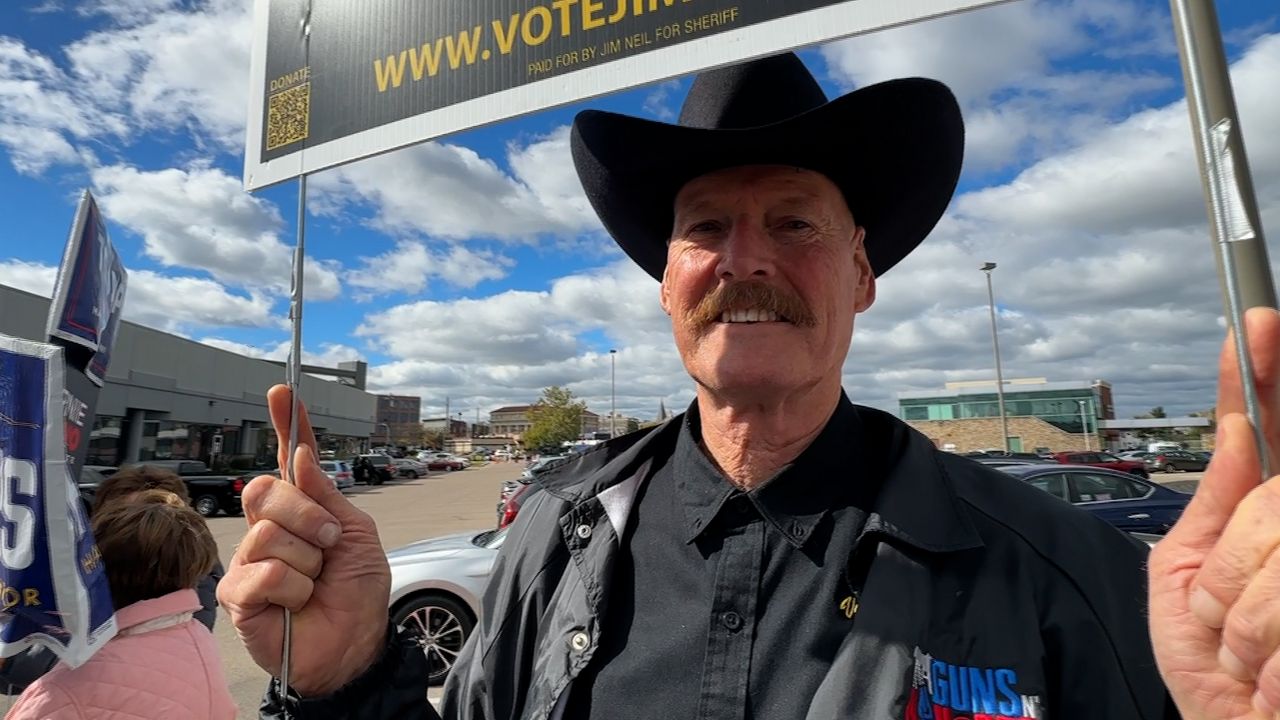 Former sheriff campaigning to get old job back