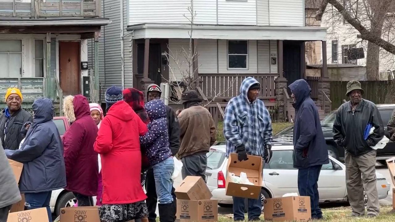 Thanksgiving feast brings Sherman Park neighborhood together