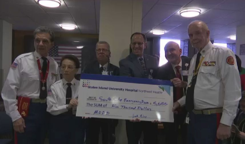 Veterans Make Donation to SIUH South