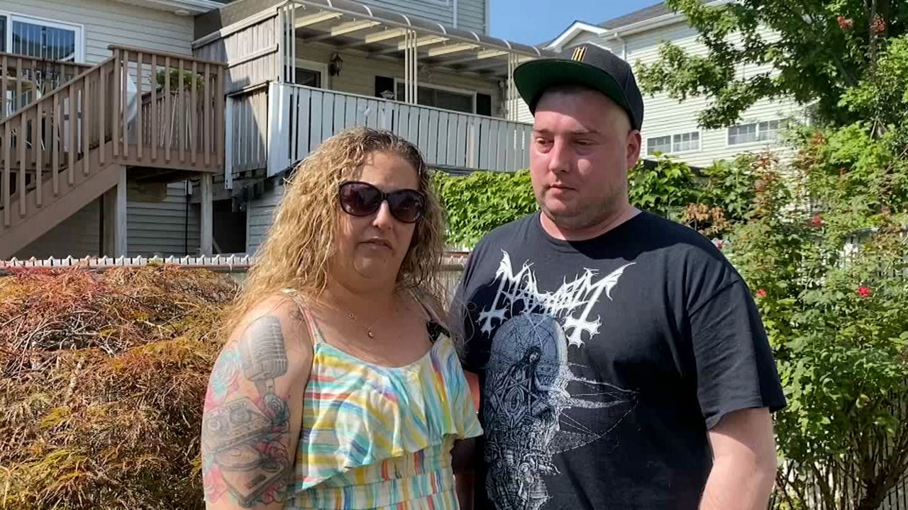 Couple grants dream wedding after brain cancer diagnosis