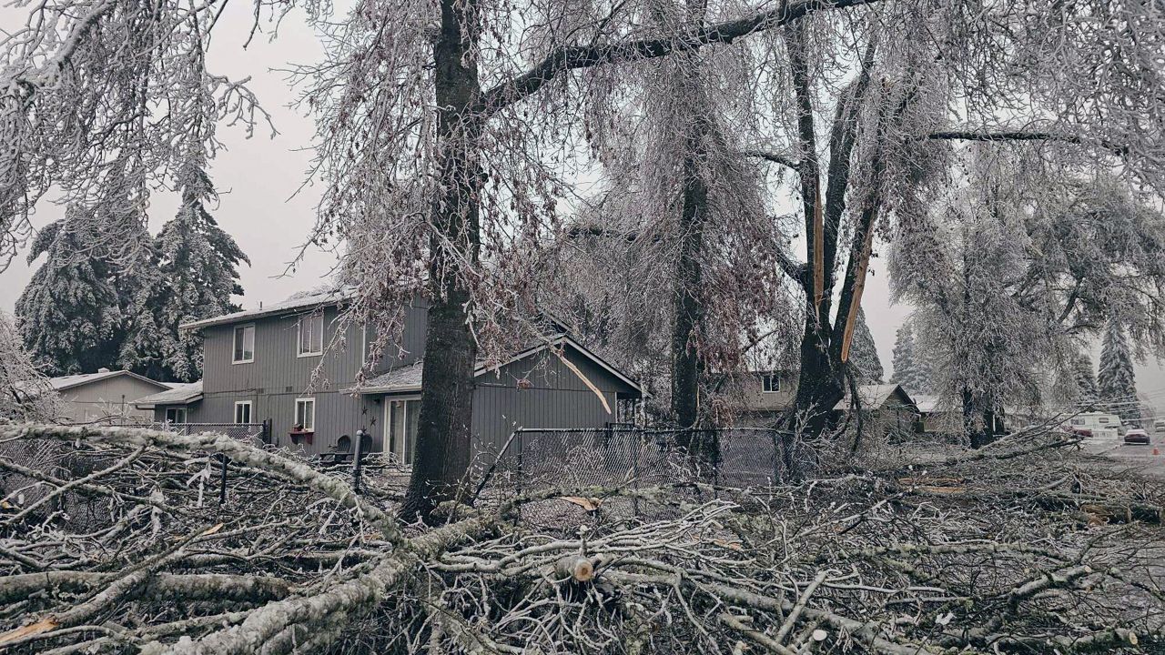 East and West coasts prepare for new rounds of snow and ice
