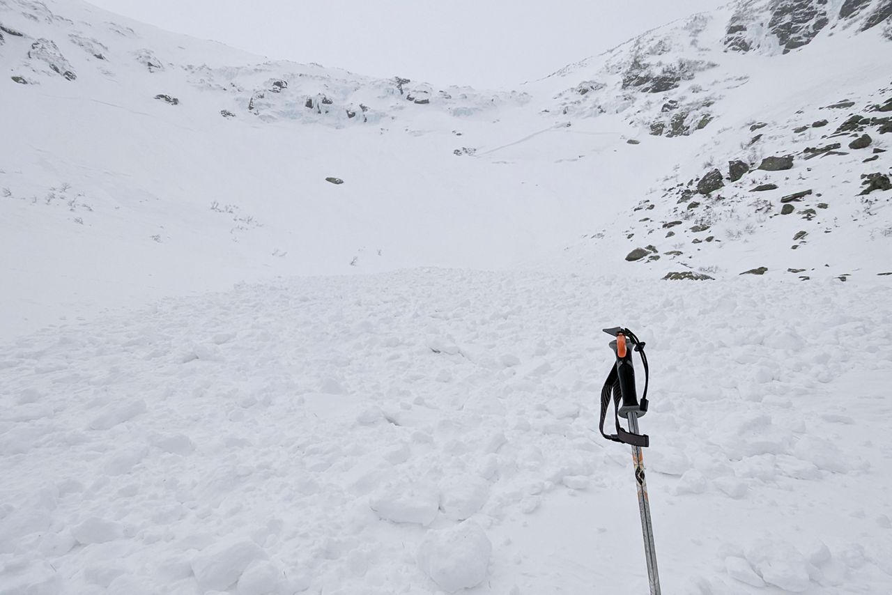 Snowboarder caught on video escaping New Hampshire avalanche