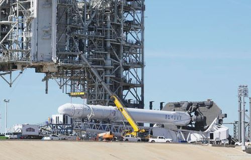 Last-Second Launch Delay for SpaceX at Historic Moon Pad