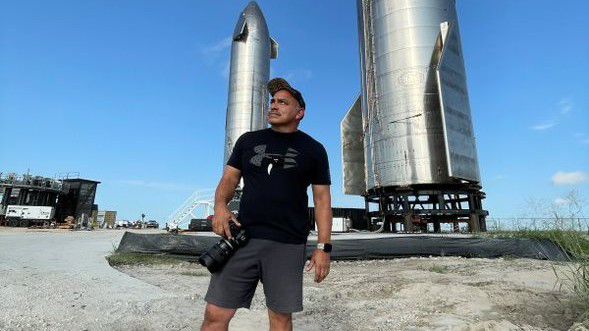 Photographers scramble to document SpaceX rocket prototypes