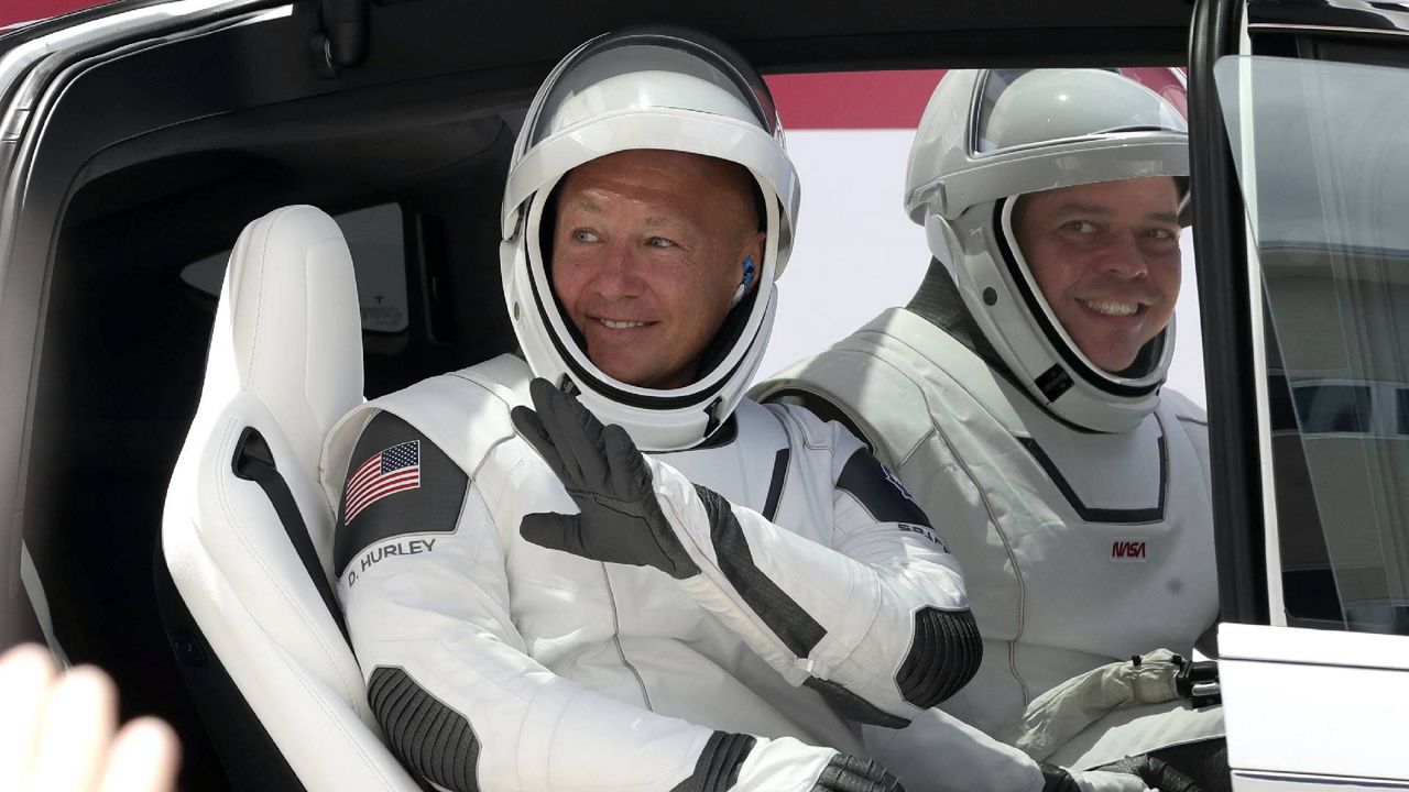 VP awards astronauts who completed first SpaceX mission