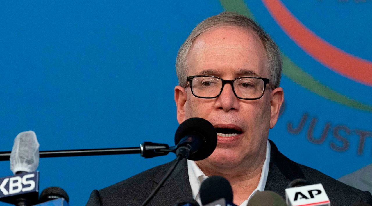 Stringer fights sexual assault claims as he runs for mayor