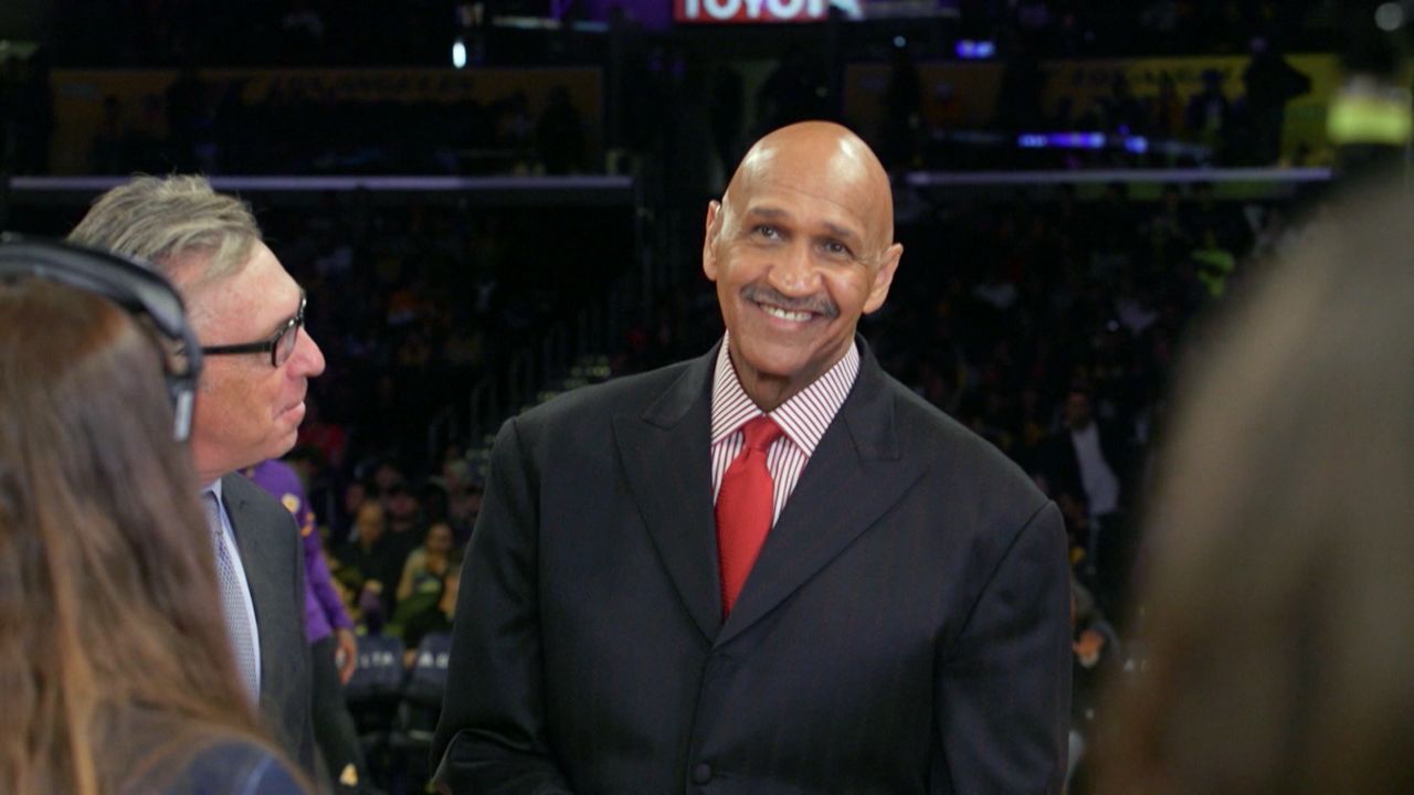 Behind the scenes: Lakers reporter Stu Lantz