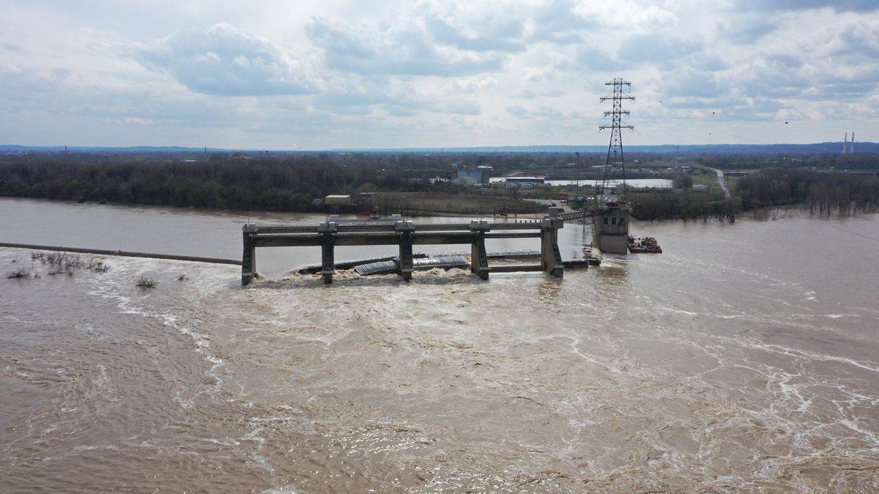 Several barges loose on the Ohio River