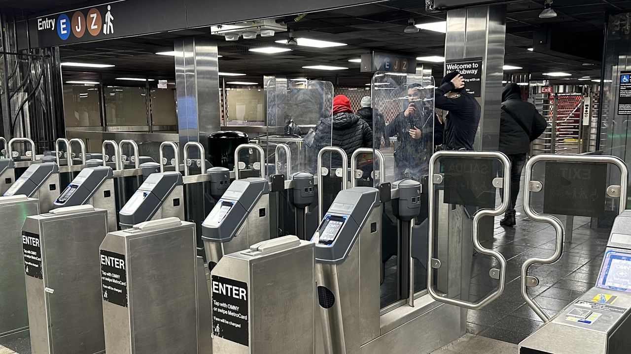 MTA battles flaws with new turnstiles