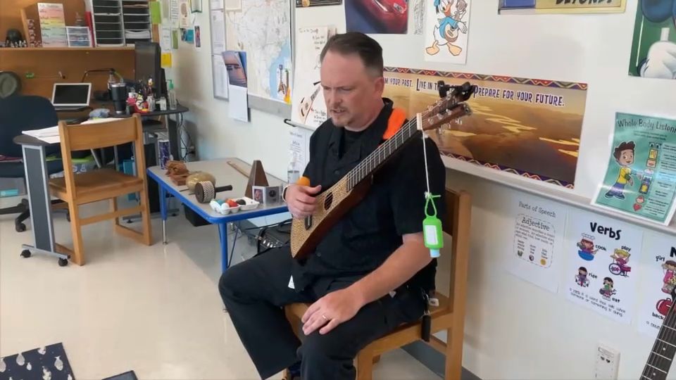Teacher uses guitar to connect with autistic students