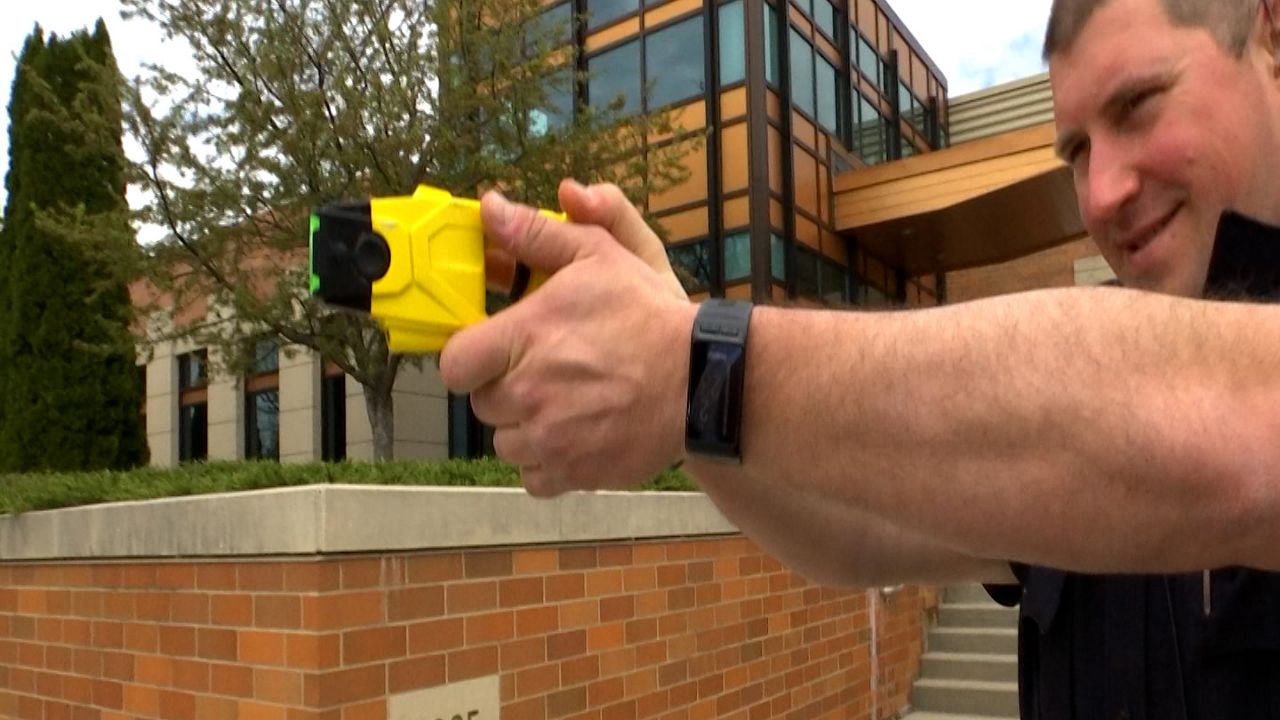 Janesville police to receive additional TASER training
