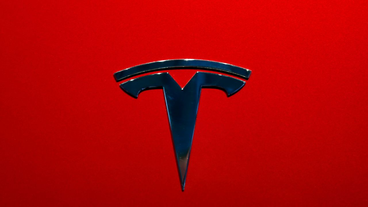 Tesla delivers electric semis to PepsiCo