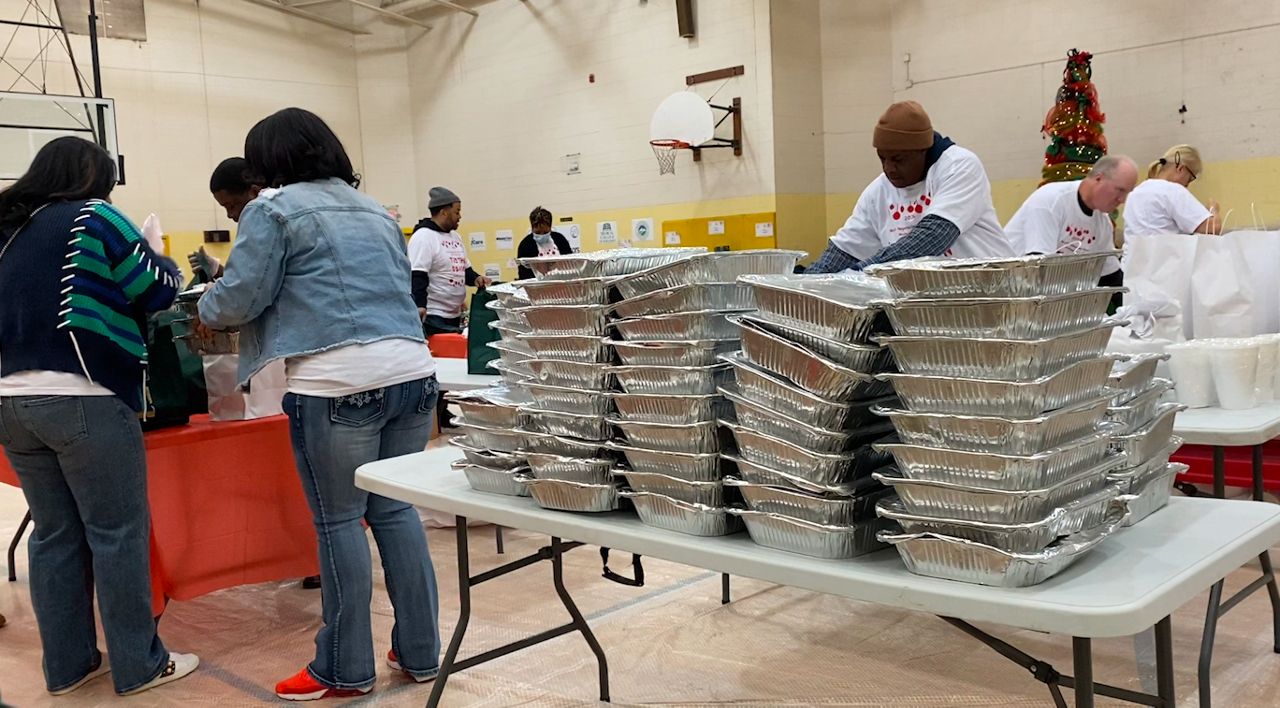 Northcott Neighborhood House provides Thanksgiving dinners