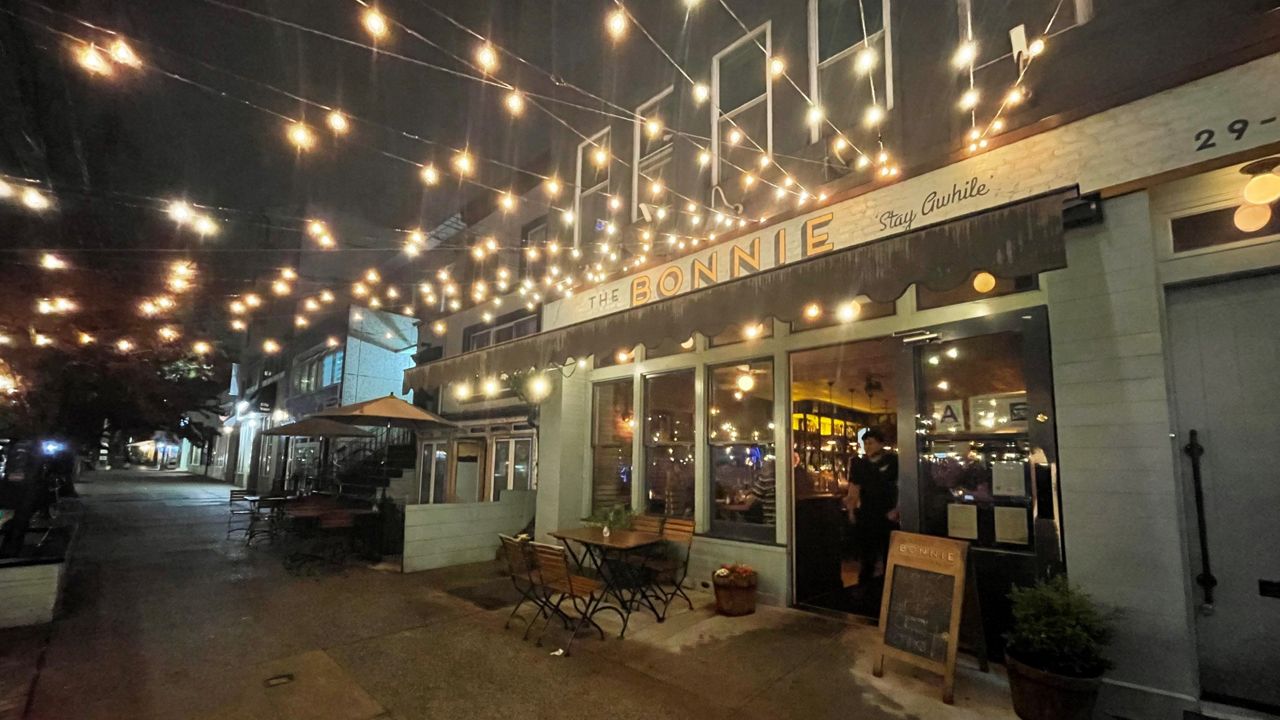 Astoria carves out a neighborhood nightlife scene