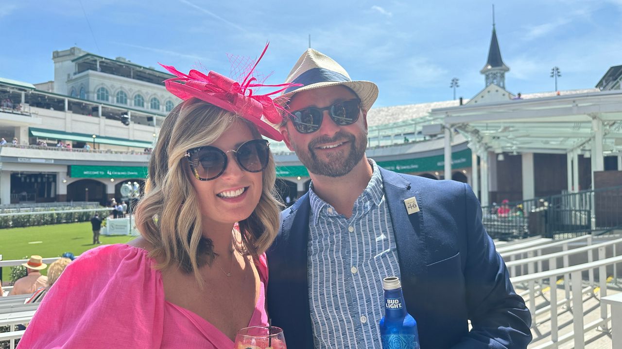 Fans try to beat the heat for Thurby at Churchill Downs