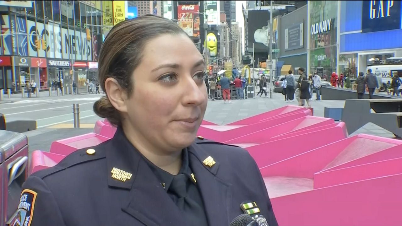 Quick thinking officer helps girl injured in shooting