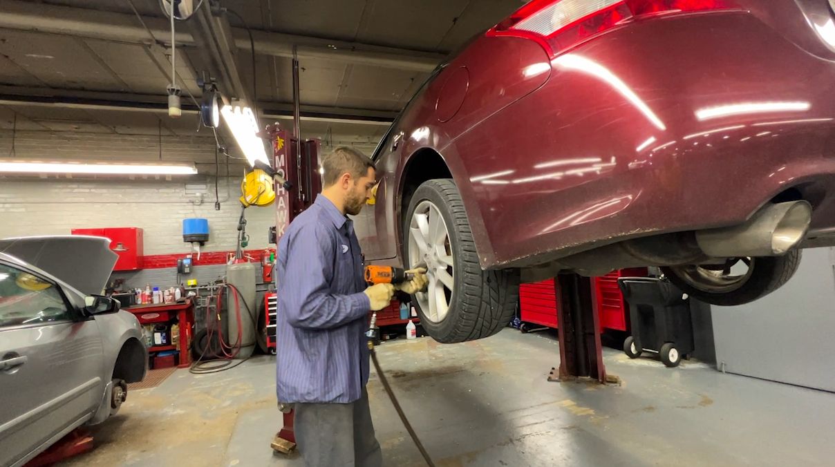 Auto shops see increase in car repairs ahead of snow storm